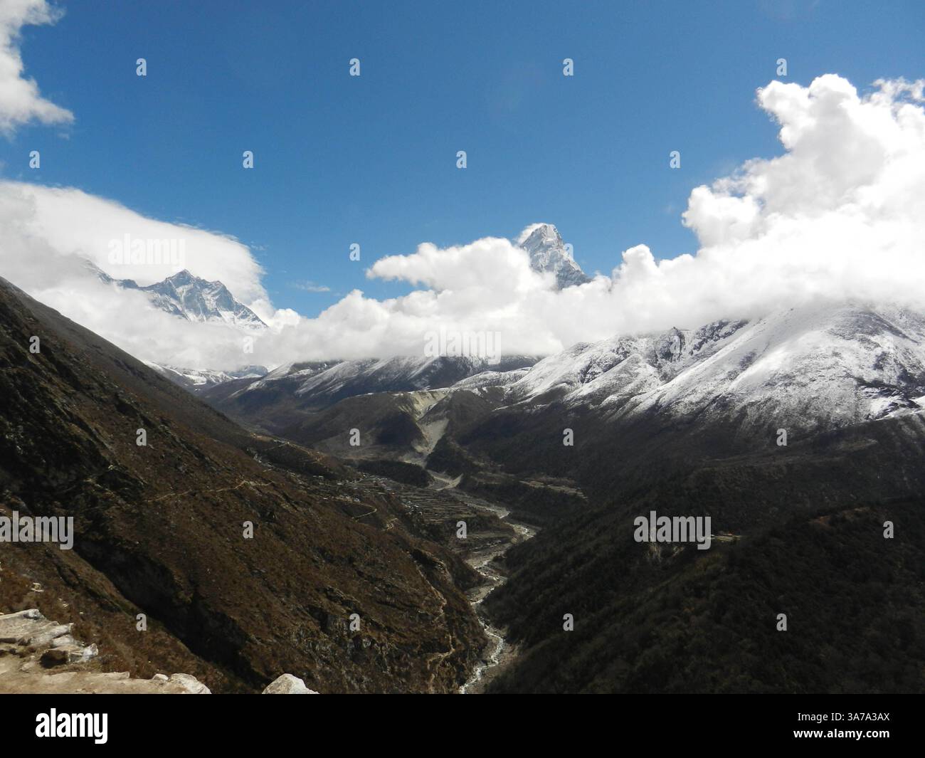 Extraordinaire trek au Nepal pour voir l'Everest depuis Kalapathar en ...