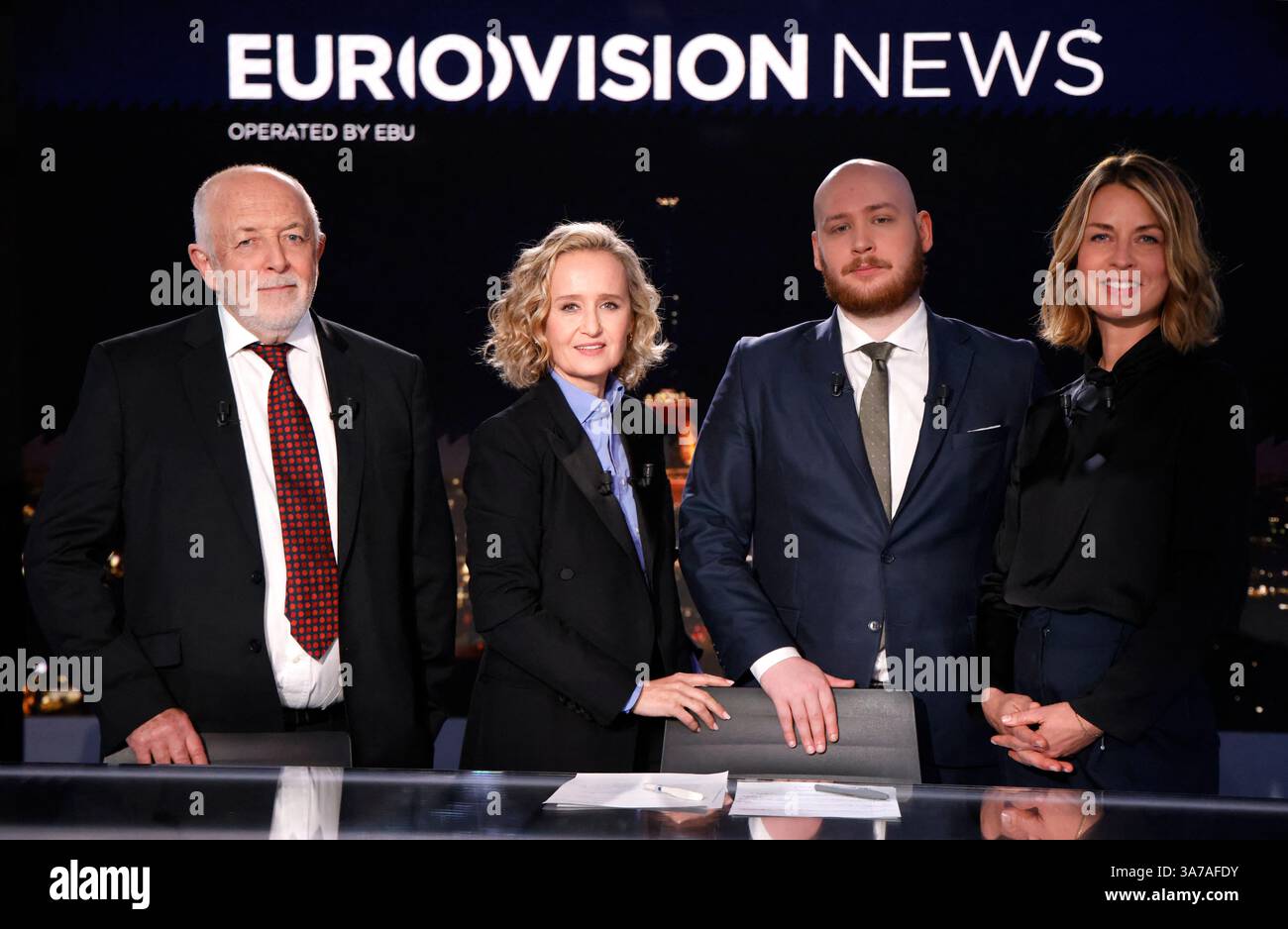 BBC News Welsh journalist and TV host Jeremy Bowen (L), ARD German ...