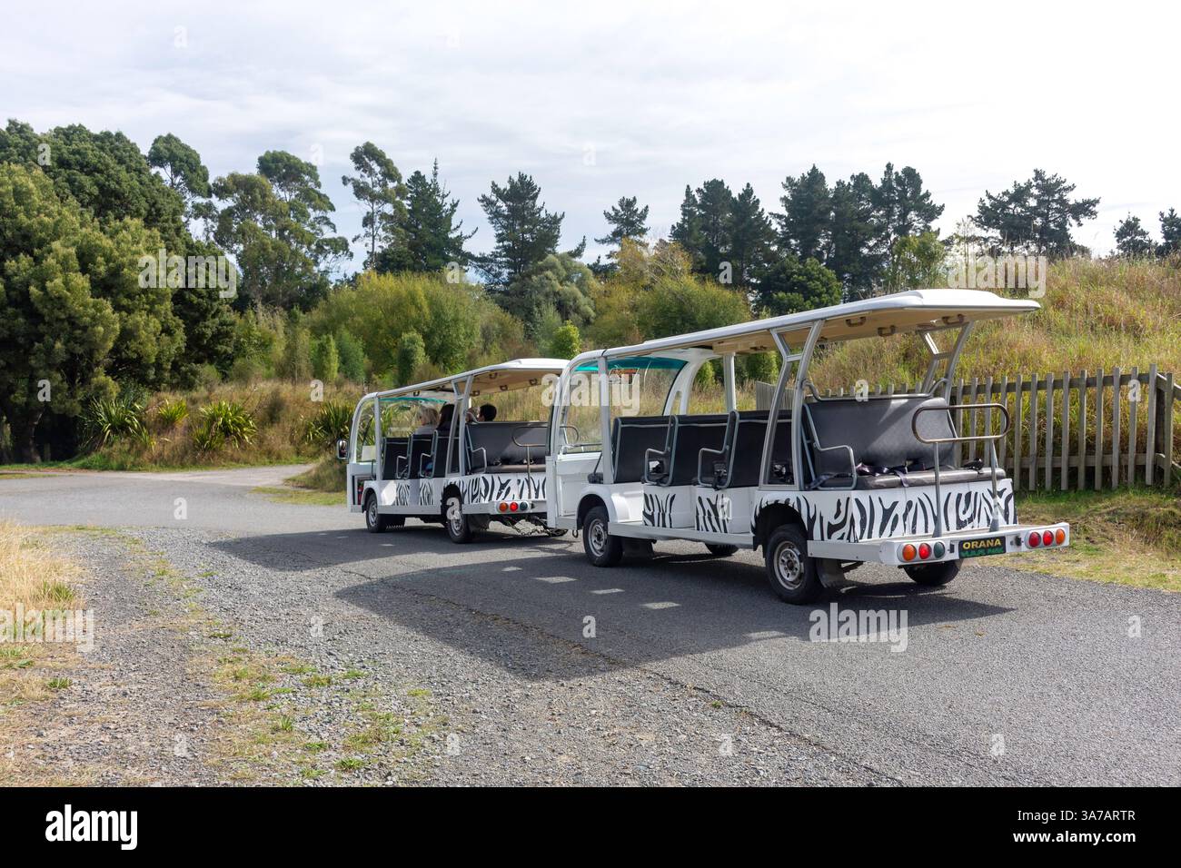 Safari shuttle bus transport orana wildlife park animals mcleans hi-res ...