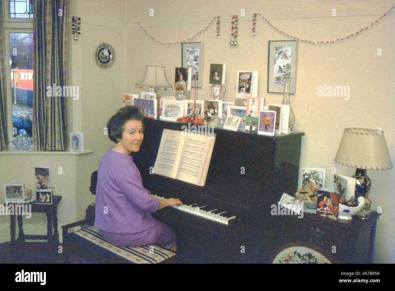 1960s woman in christmas hi-res stock photography and images - Alamy