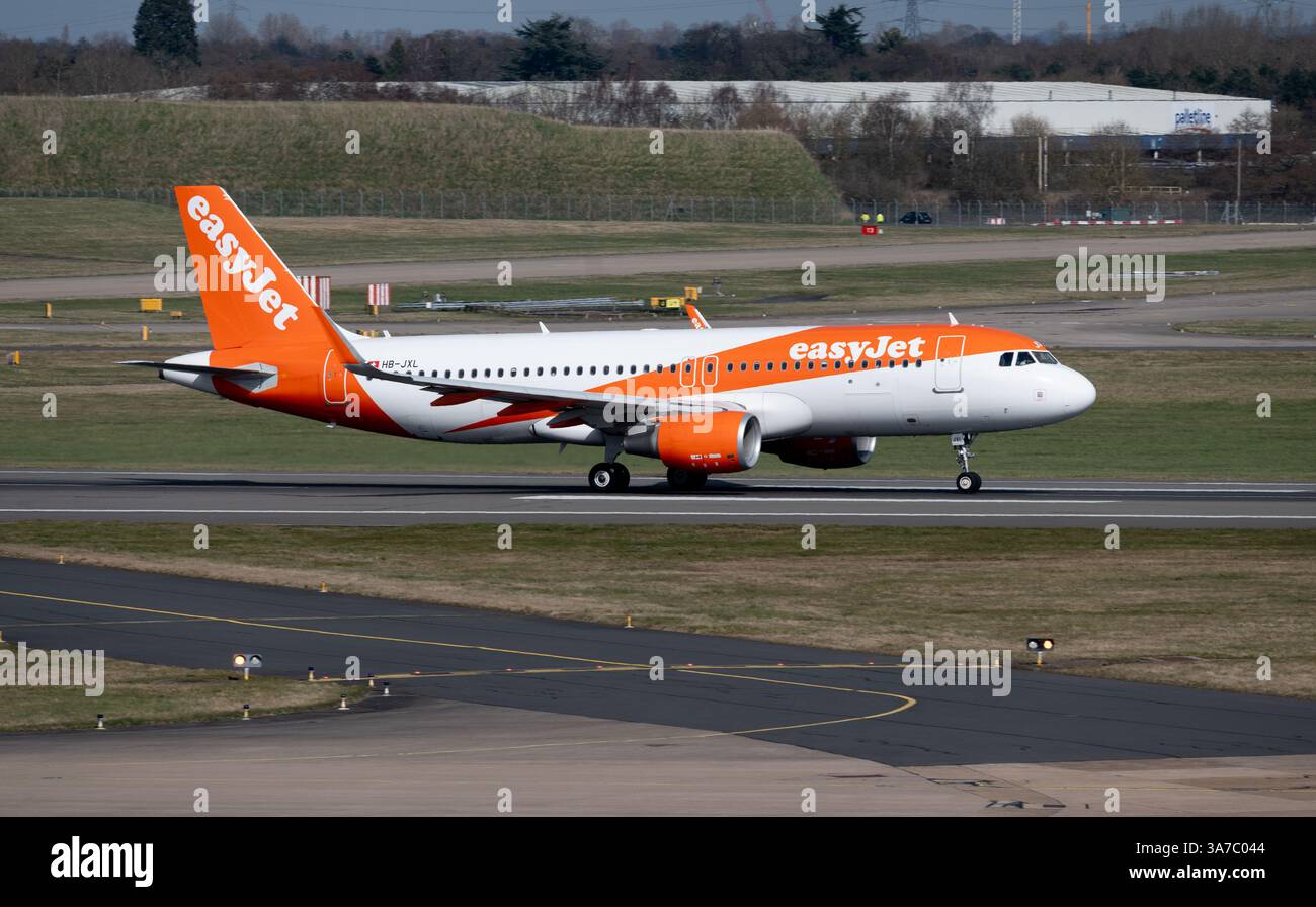 Easyjet Airbus A320-214 taking off at Birmingham Airport, UK (HB-JXL ...