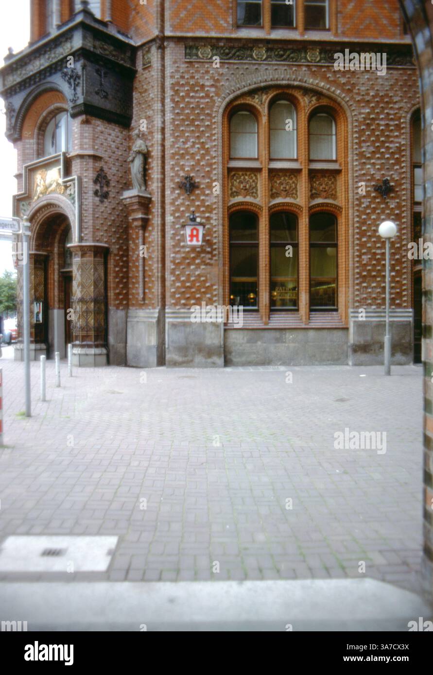 Historic building features red hi-res stock photography and images - Alamy