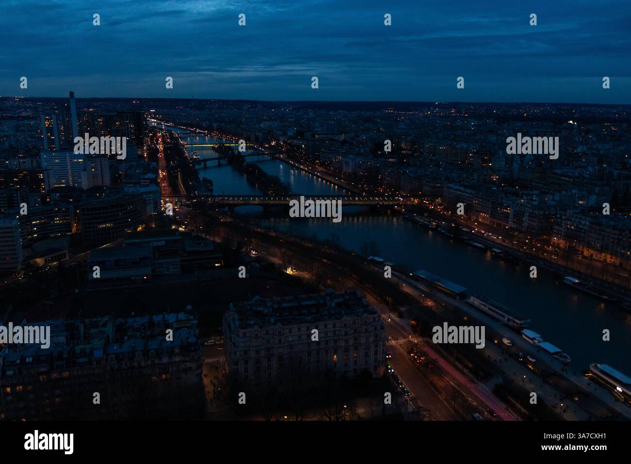 Paris city panorama with river Sienna, Swan Island and bridges, the ...