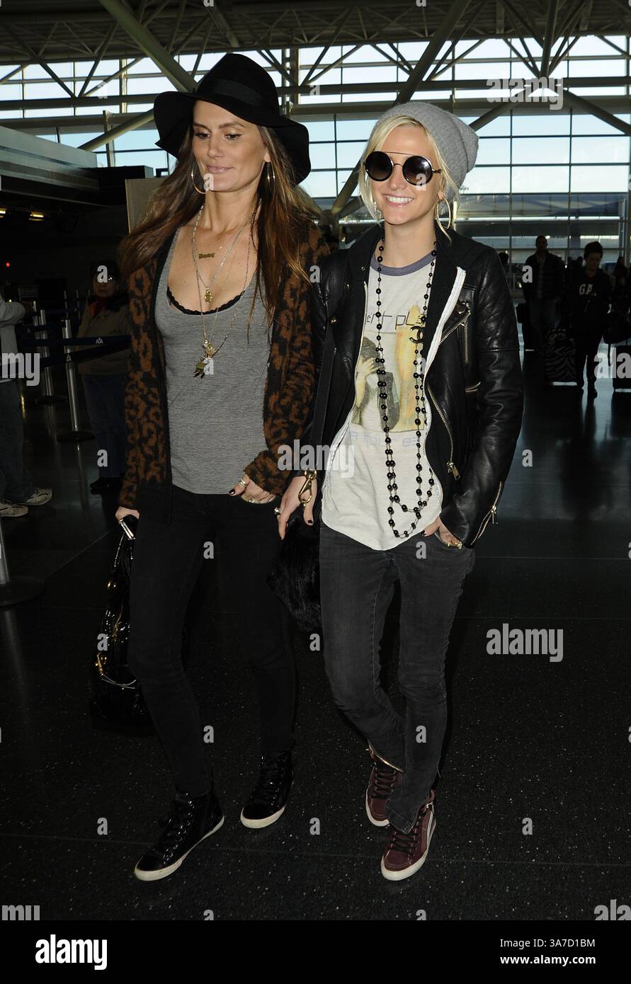 Jan. 7, 2013 - New York, New York, U.S. - Singer ASHLEE SIMPSON walks ...