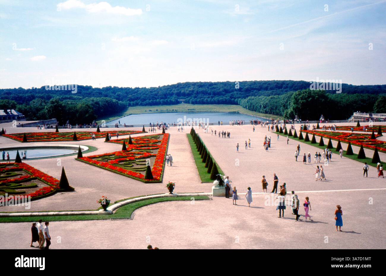 A sweeping view of the formal gardens of the Palace of Versailles in ...