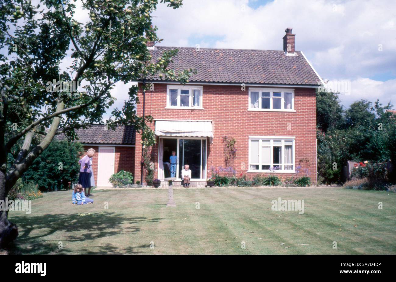 1980s family hi-res stock photography and images - Alamy