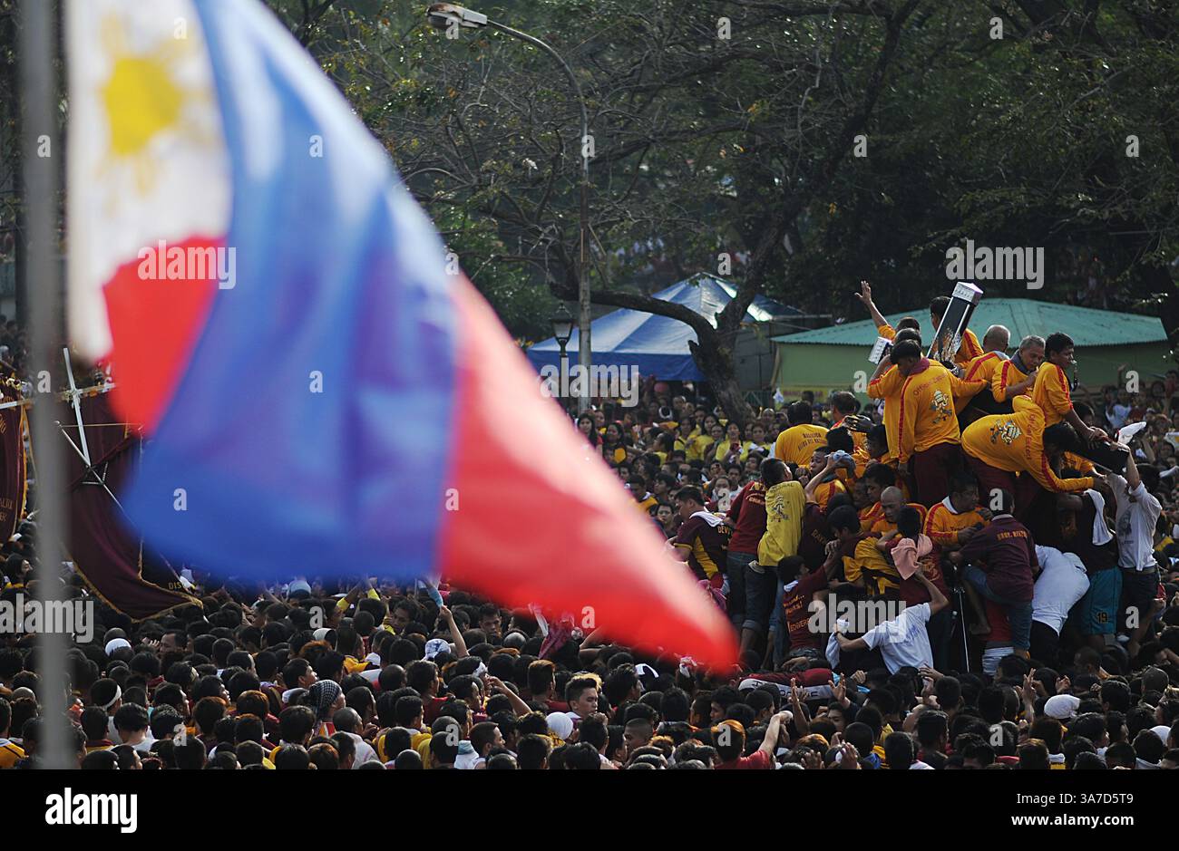 Philippines flag cross hi-res stock photography and images - Alamy