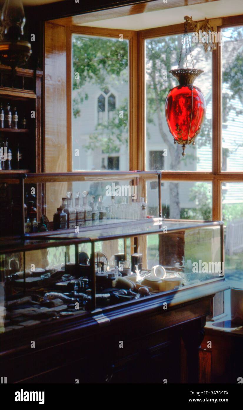 Vintage general store interior hi-res stock photography and images - Alamy