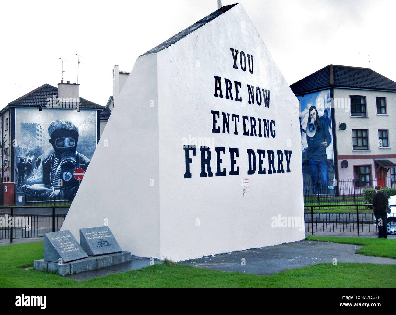 Aug 19, 2011 - Derry , Ulster County, Northern Ireland - "Free Derry ...