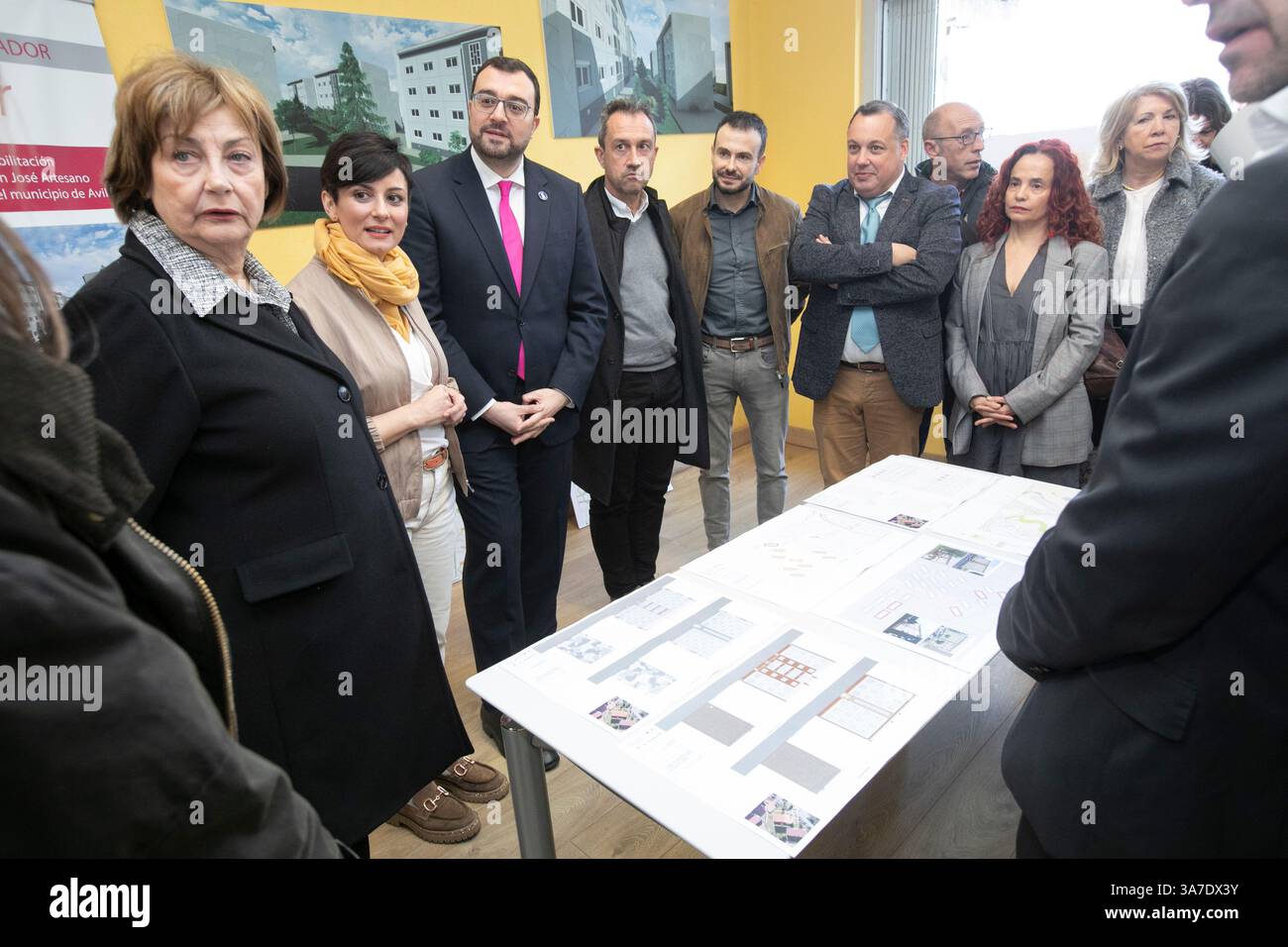 The Minister of Housing, Isabel Rodríguez (2l) 27 MARCH 2025 Jorge ...