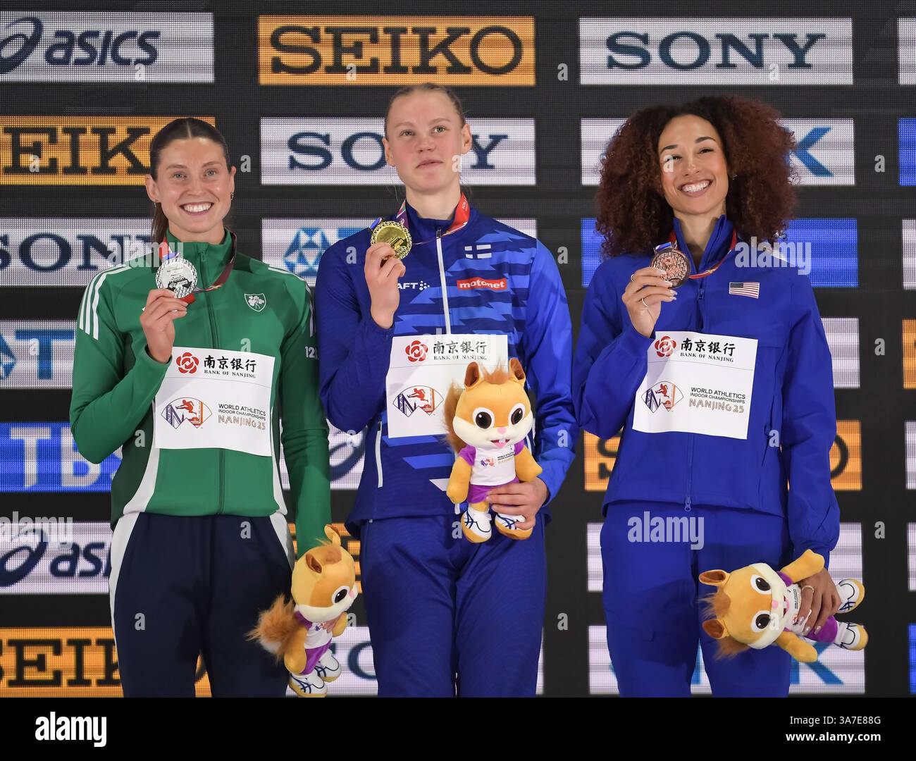 Kate O'Connor of Ireland (Silver), Saga Vanninen of Finland (Gold) and ...