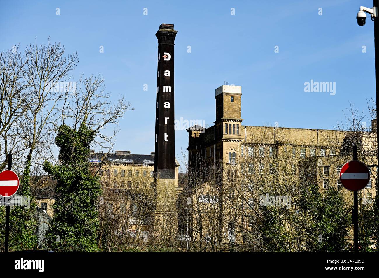 Bingley town centre hi-res stock photography and images - Alamy