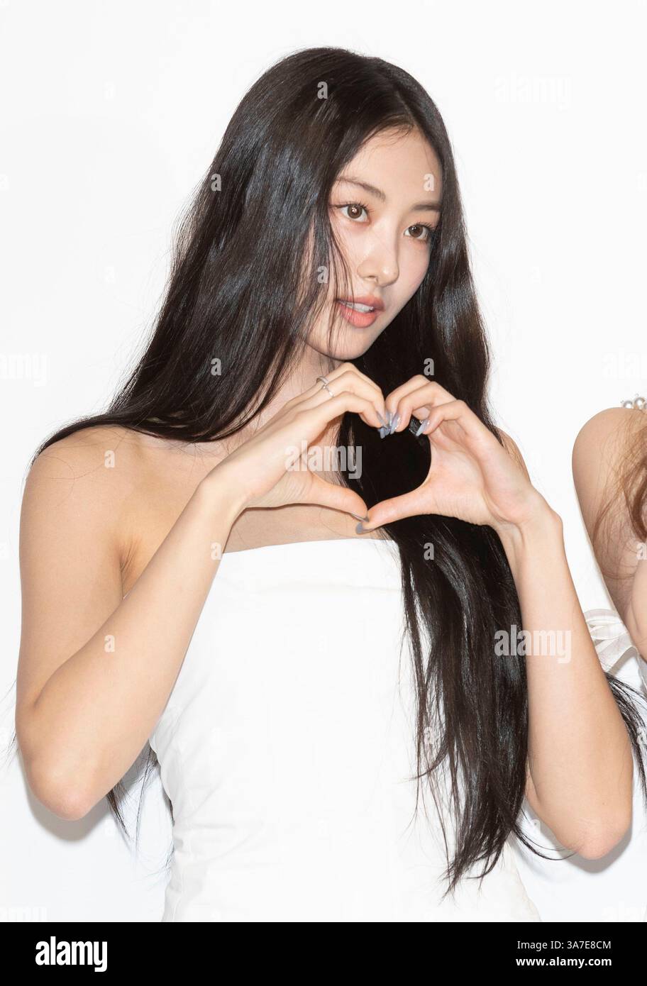 Seoul, South Korea. 26th Mar, 2025. (L to R) South Korean Sooin, Gawon, Anna, Narin and Ella, K ...