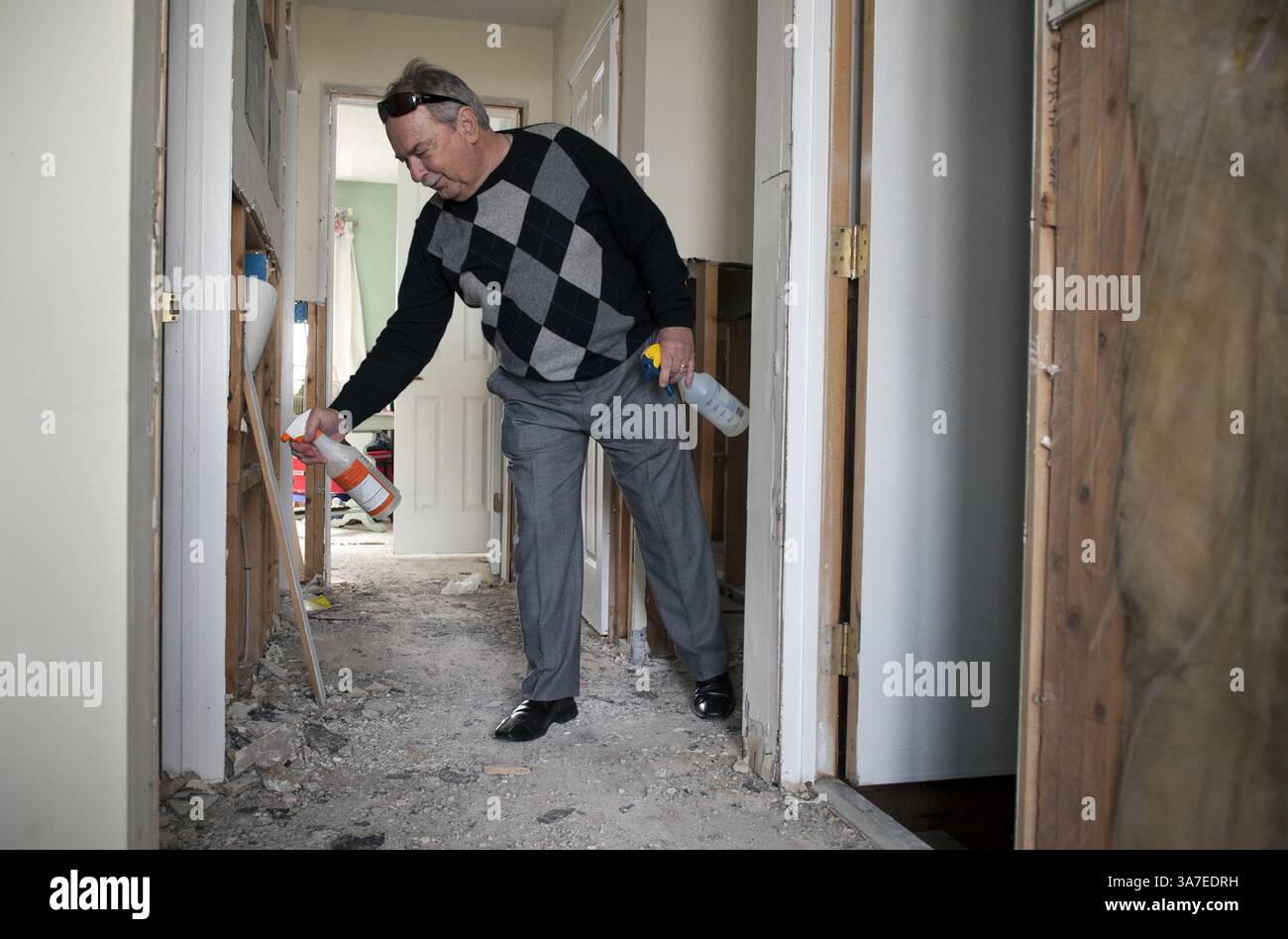 Bleach solution hi-res stock photography and images - Alamy