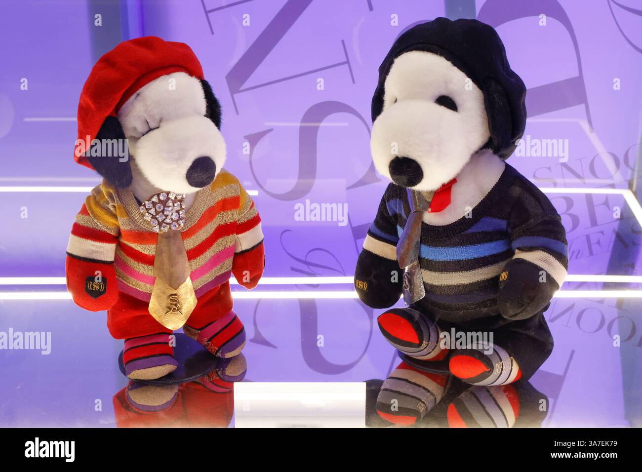 Snoopy dog and house cartoon hi-res stock photography and images - Alamy