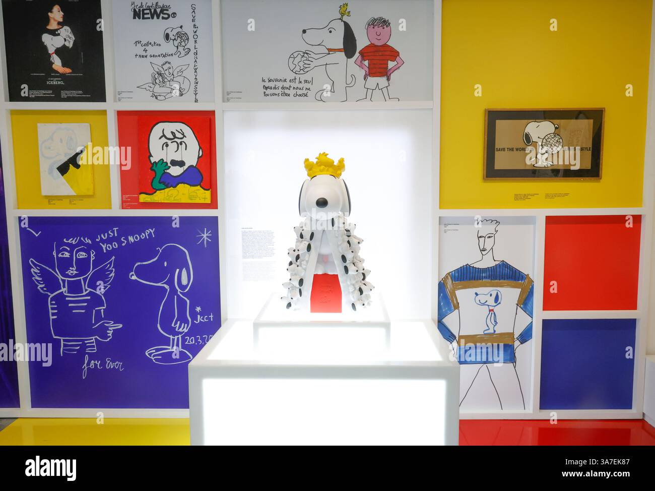 SNOOPY IN SYLE EXHIBITION IN PARIS Stock Photo - Alamy