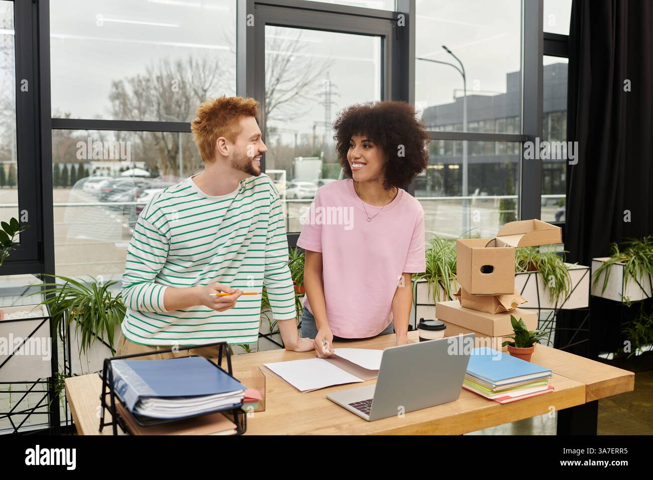 Unpacking tasks hi-res stock photography and images - Alamy