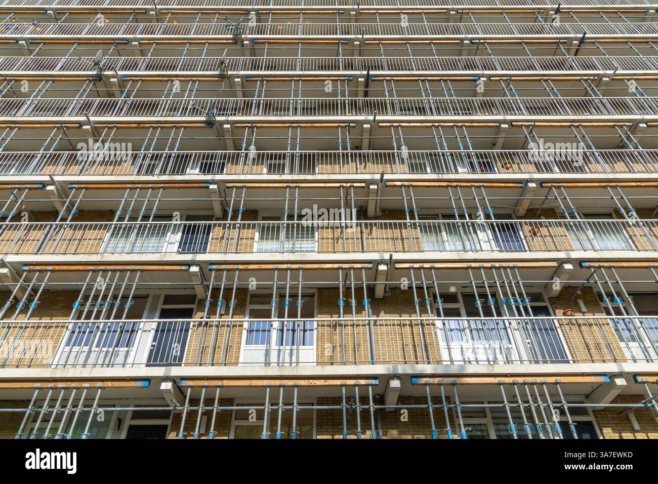 Strut posts hi-res stock photography and images - Alamy