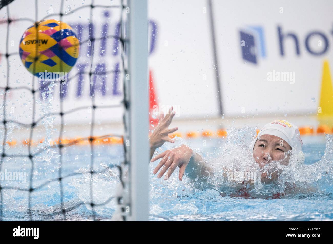 (250327) -- SINGAPORE, March 27, 2025 (Xinhua) -- Zou Yuhe of China ...