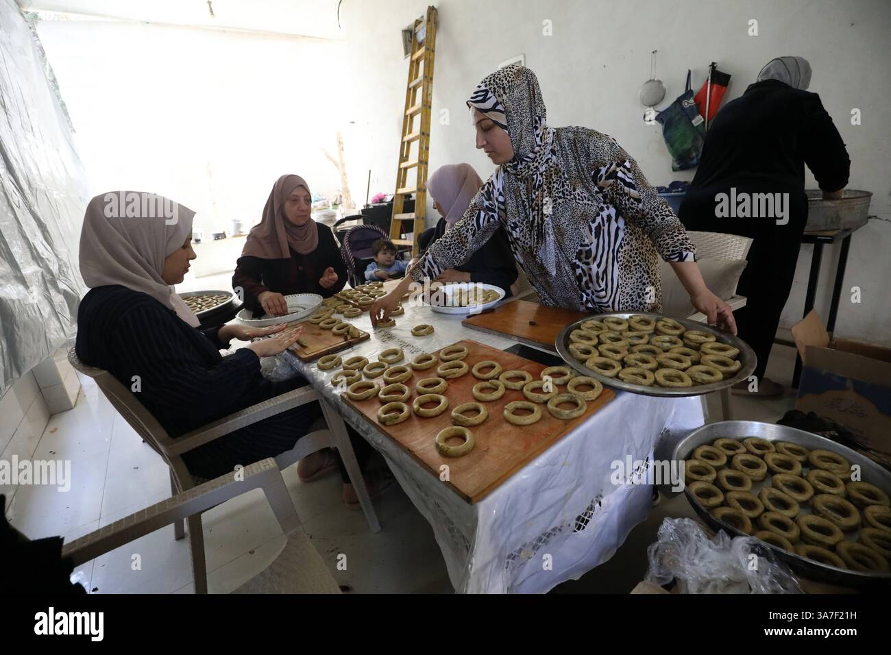 Palestinian families prepare the traditional cookies ahead of Eid al ...
