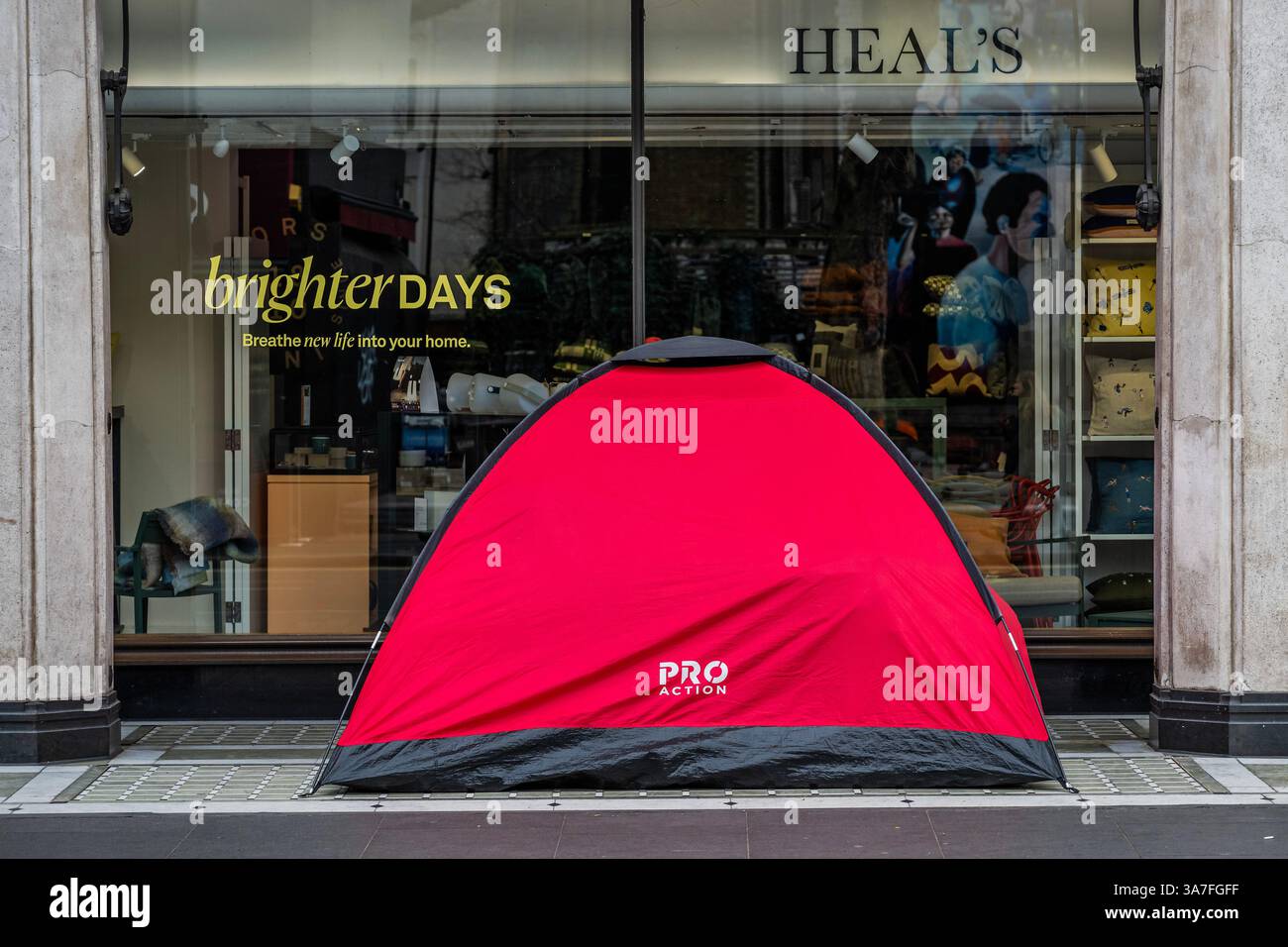 People pass homeless persons hi-res stock photography and images - Alamy