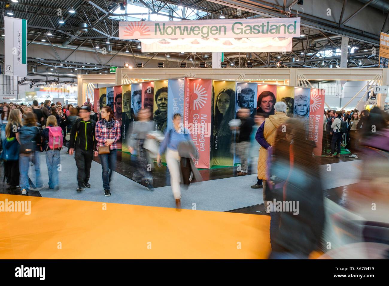 Publikumsverkehr auf der Buchmesse in Leipzig Foto vom 27.03.2025. Auf ...