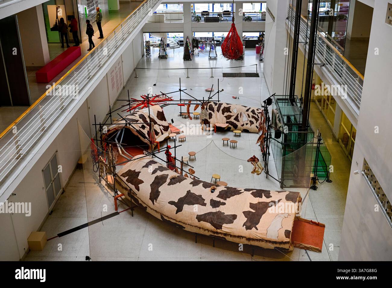 Installation by Czech artist Eva Kot'atkova entitled The heart of a ...