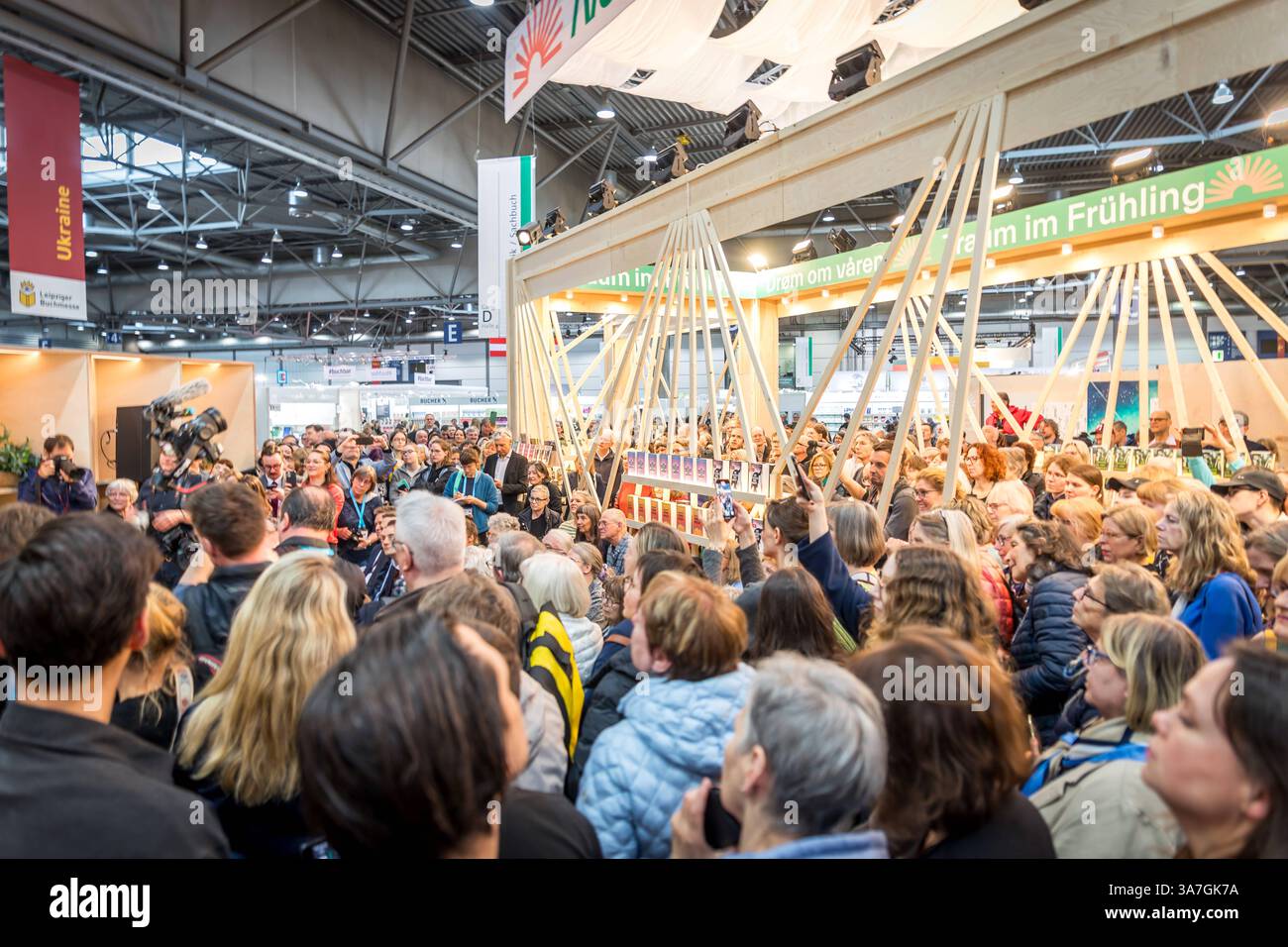 Tag 1 der Leipziger Buchmesse 2025 auf dem Neuen Messegelände ...
