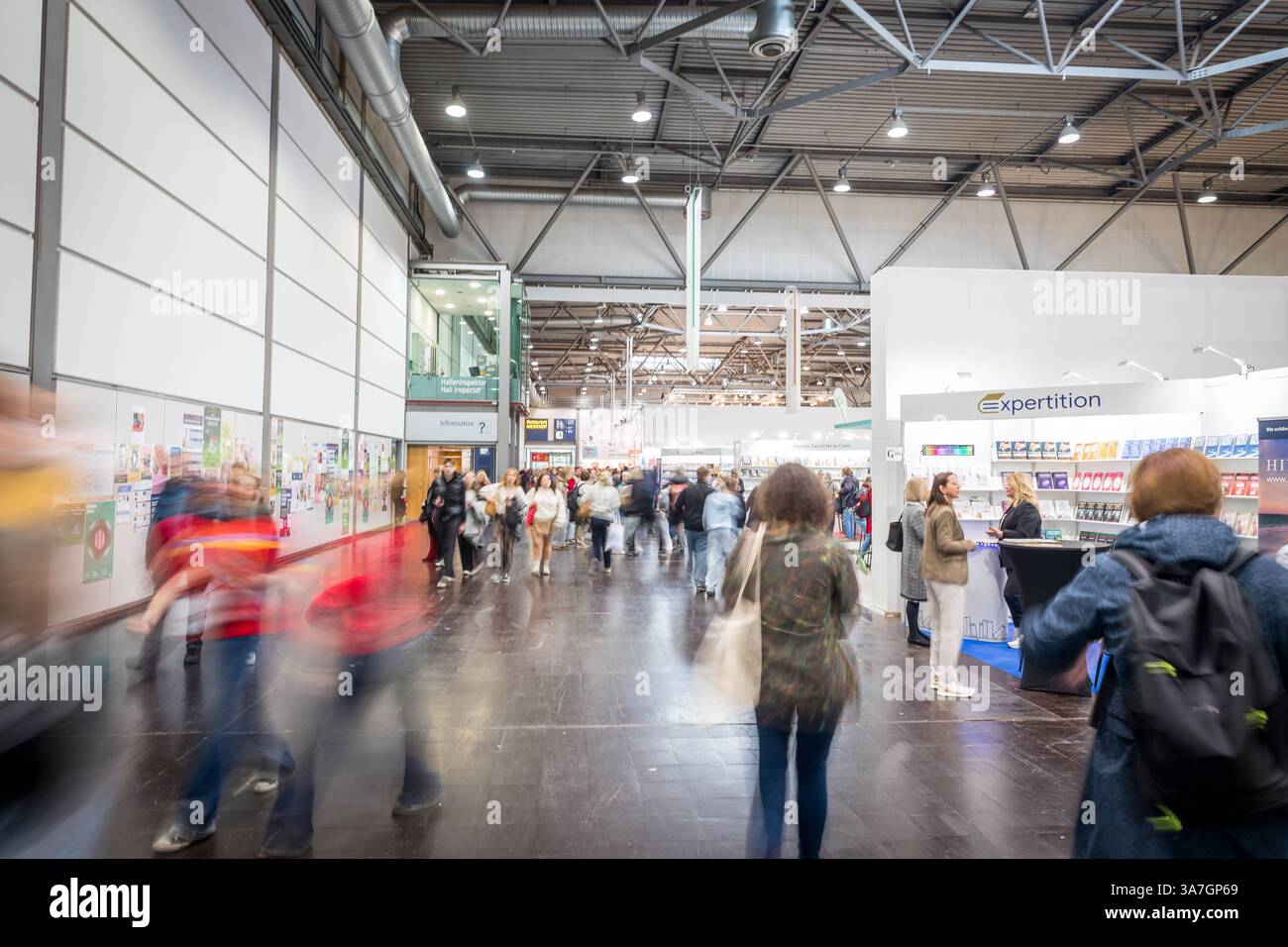 Tag 1 der Leipziger Buchmesse 2025 auf dem Neuen Messegelände ...