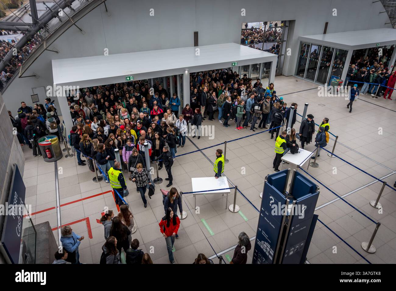 Tag 1 der Leipziger Buchmesse 2025 auf dem Neuen Messegelände ...
