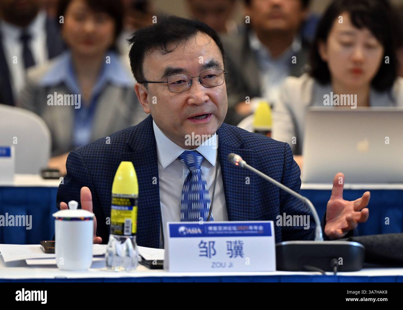 (250327) -- BOAO, March 27, 2025 (Xinhua) -- Zou Ji, CEO and president ...
