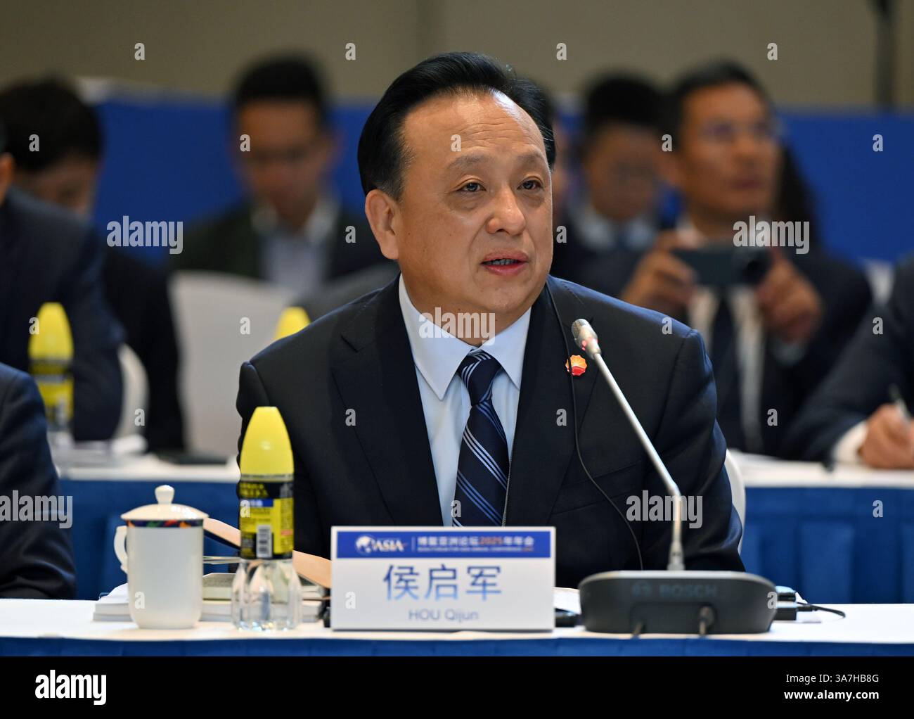 (250327) -- BOAO, March 27, 2025 (Xinhua) -- Hou Qijun, director and ...