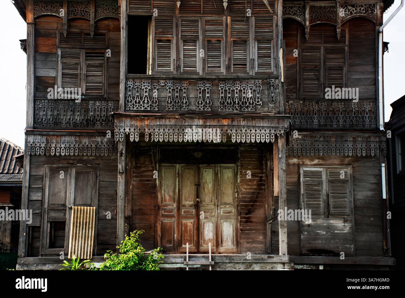 Abandoned wooden Baan Khun Phra Prakob Home or broken damage wood ...