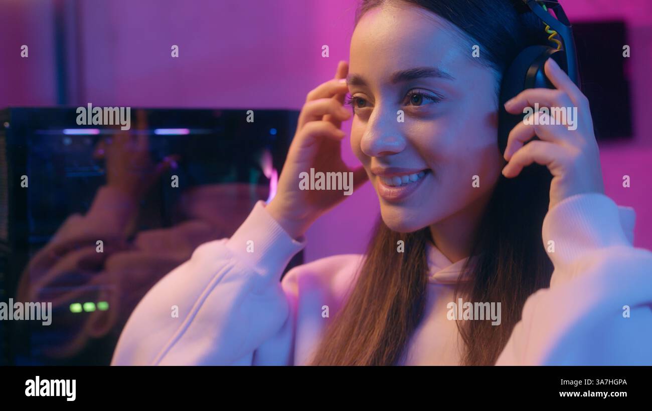 Gamer put on headphones start hi-res stock photography and images - Alamy