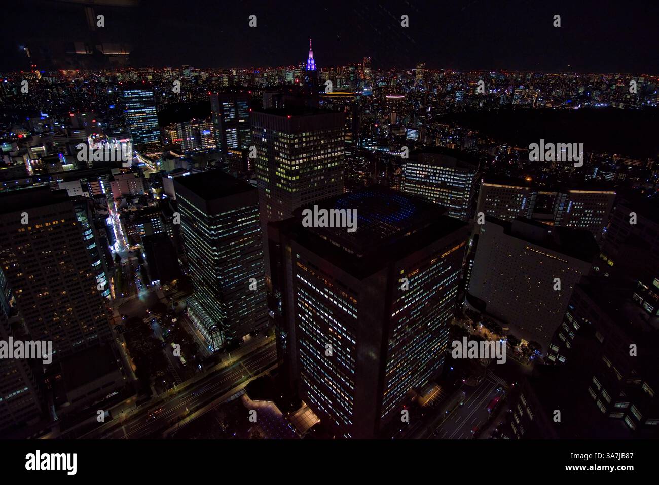 Nighttime high-angle view of a Tokyo district, with the colorful Tokyo ...