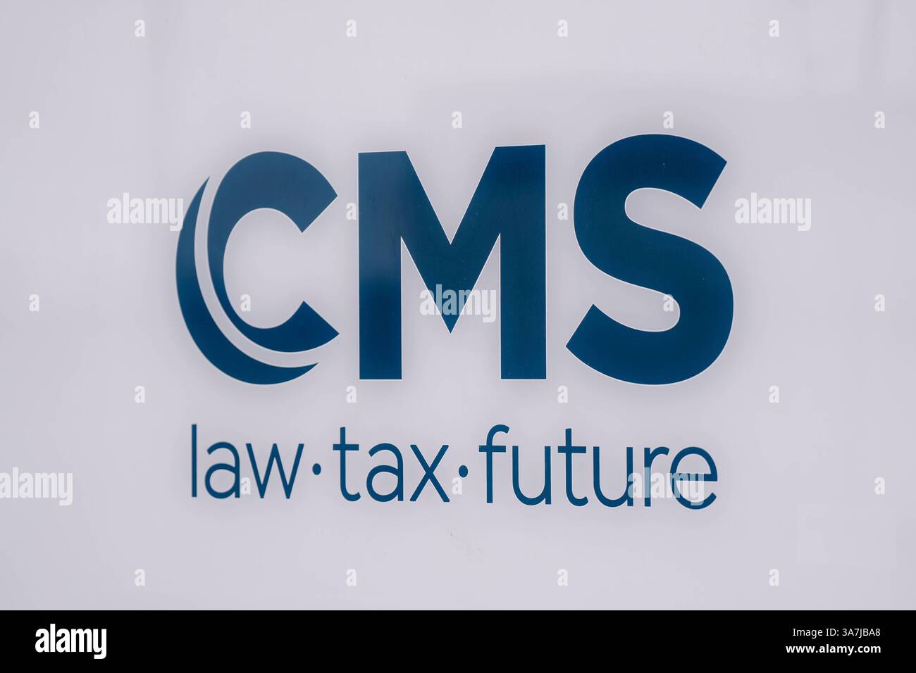 CMS Logo, Werbung, internationale Wirtschaftskanzlei, Rechts- und Steuerberatungsleistungen ...