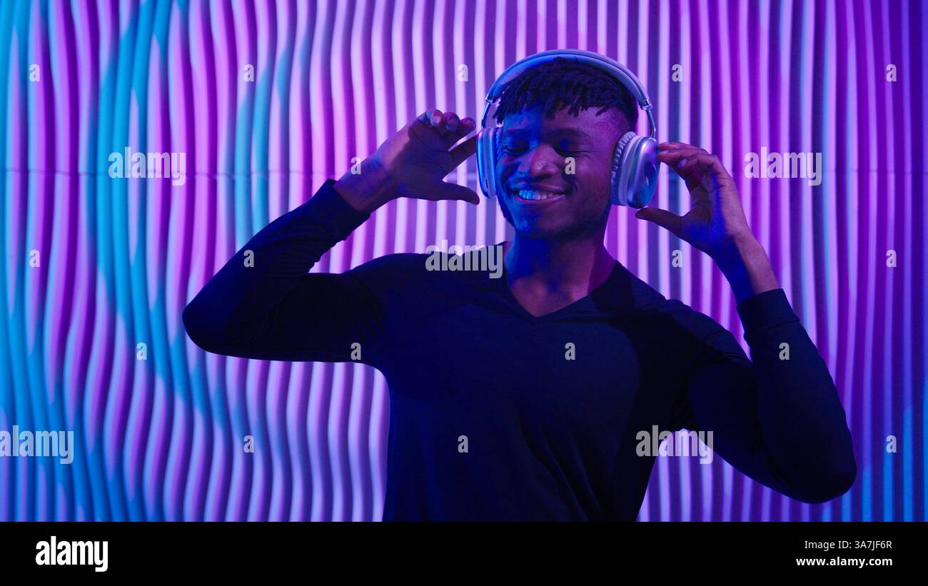 Dj in headphones moving music hi-res stock photography and images - Alamy