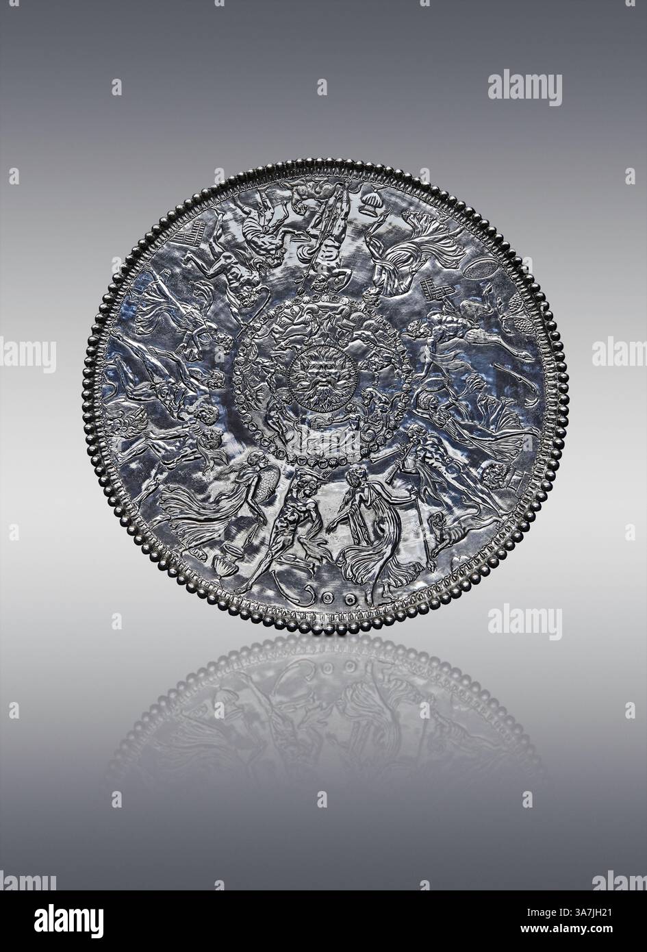 Mildenhall Roman treasure trove: Silver silver platter with beaded rim ...