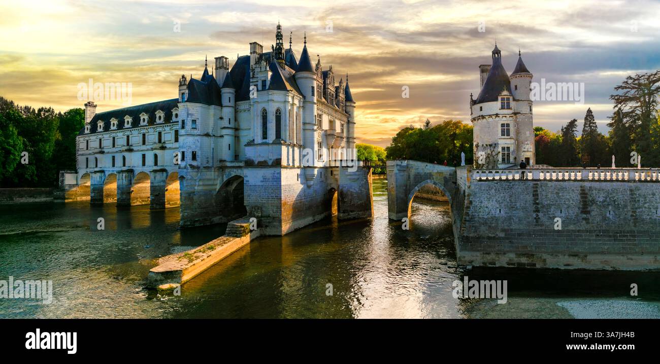 France, Loire valley castles. Elegant Chenonceau chateau over sunset ...