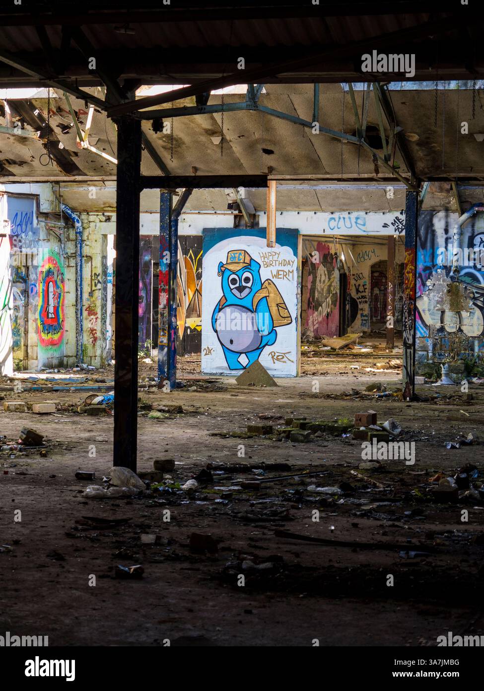 Street Art in, Abandoned Derelict Industrial Building, Dark Mills ...