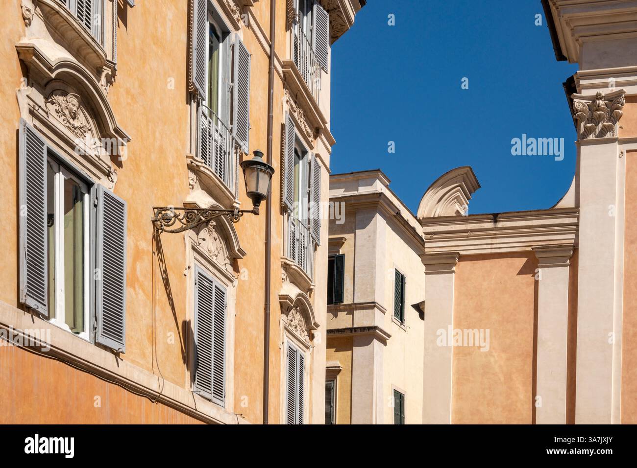 Traditional building in Rome, Italy Stock Photo - Alamy