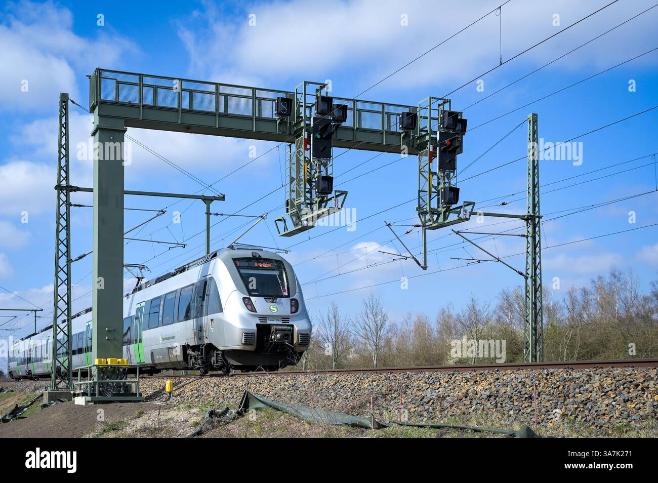 Halle, Germany. 27th Mar, 2025. A new signal bridge stands on the line ...
