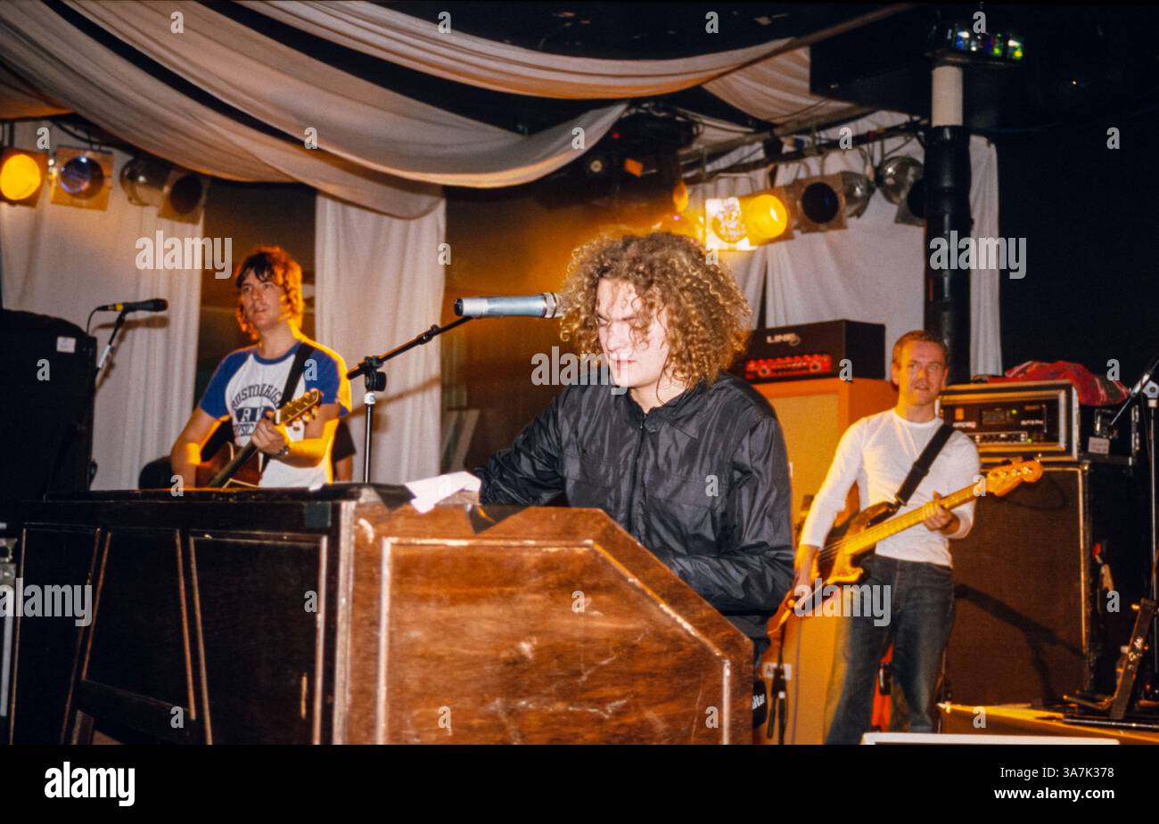 Toploader performing at Newcastle Uni 1st October 2000, Newcastle ...