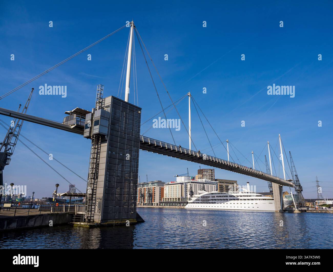 Royal Victoria Dock Bridge, High-level Footbridge, Docklands, London ...