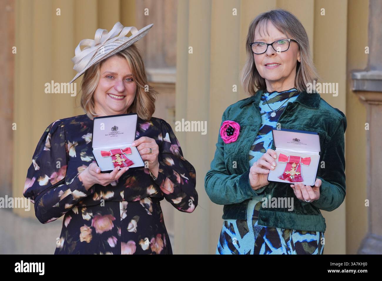 Julie devey and carole gould hi-res stock photography and images - Alamy