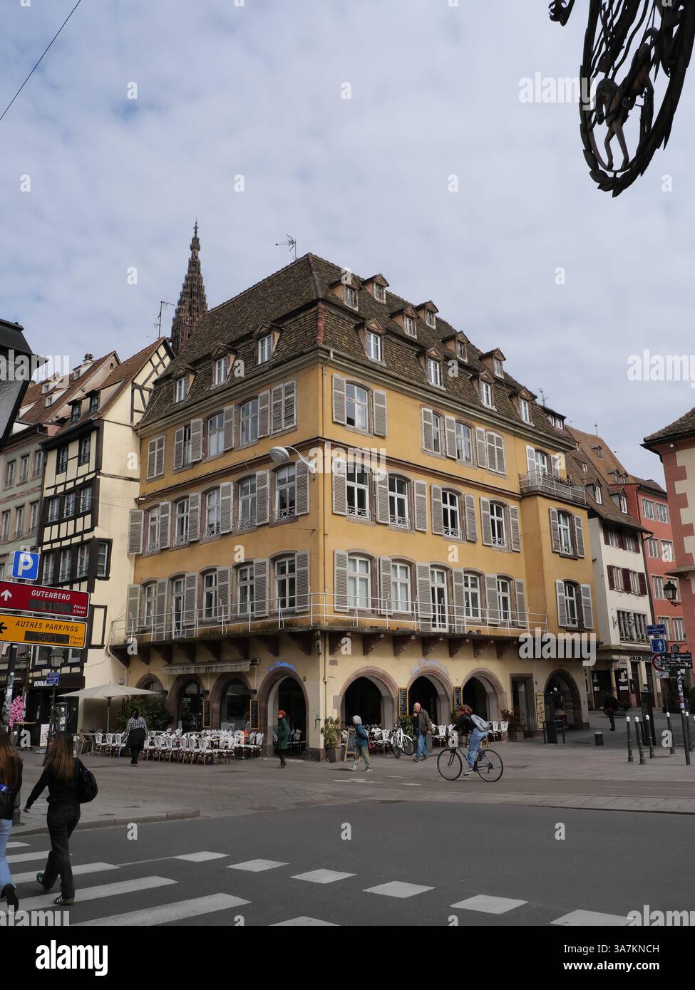 A magnificent town house with arcades, eye-catching dormers and windows ...