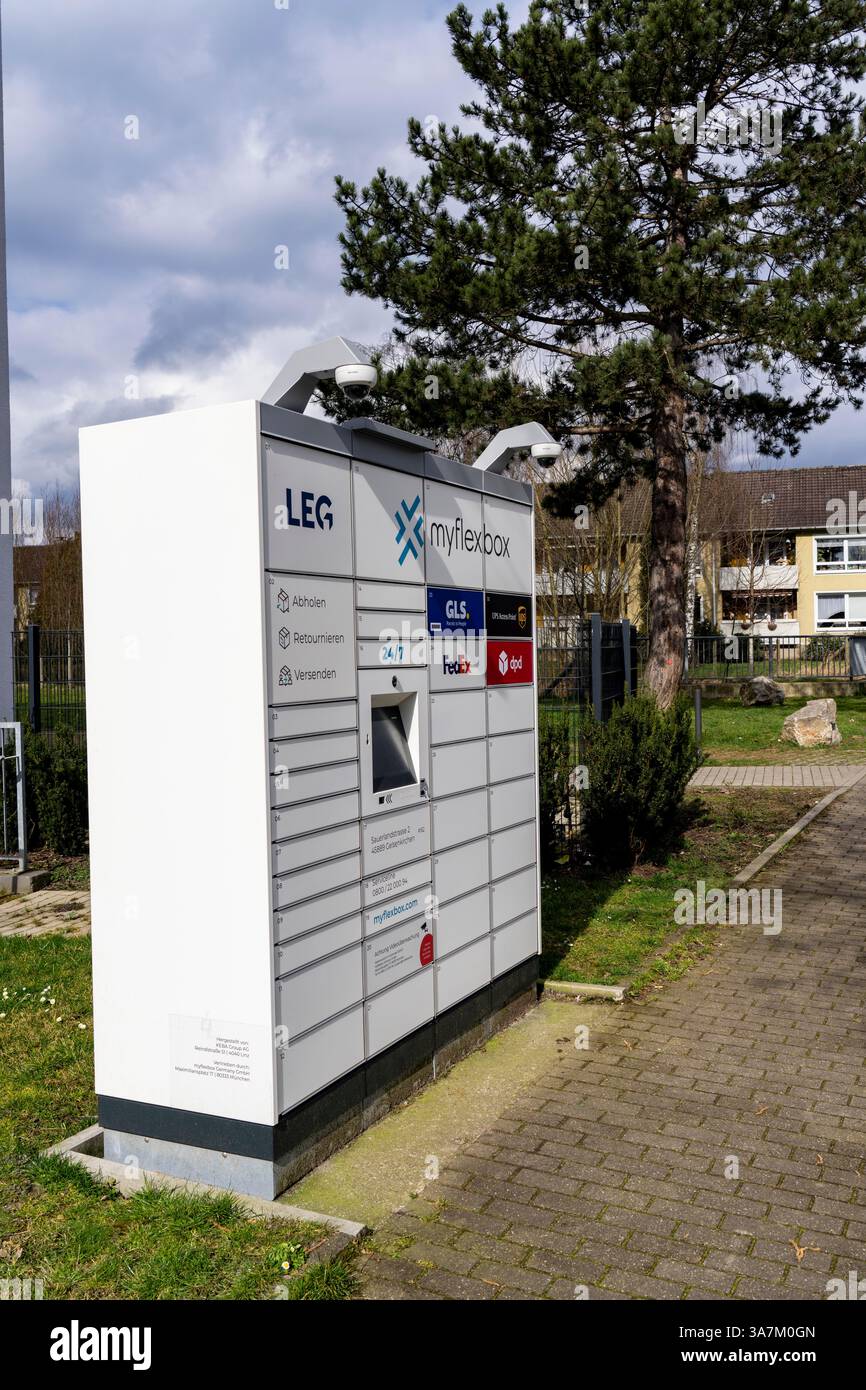 Parcel logistics returns hi-res stock photography and images - Alamy