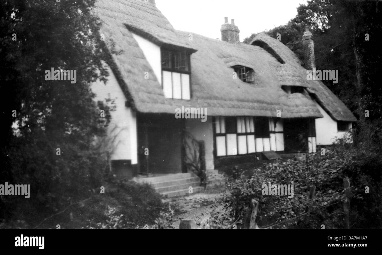 Countryside cottage uk Black and White Stock Photos & Images - Alamy