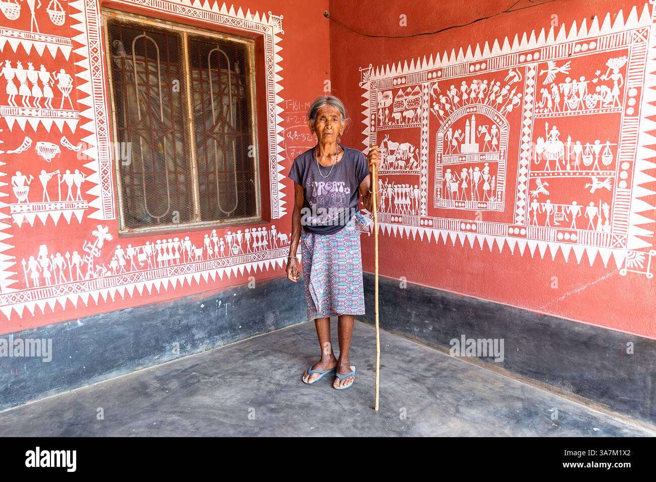 Woman from a Lanjia Saura tribe in Orissa, India, with face tattoos ...