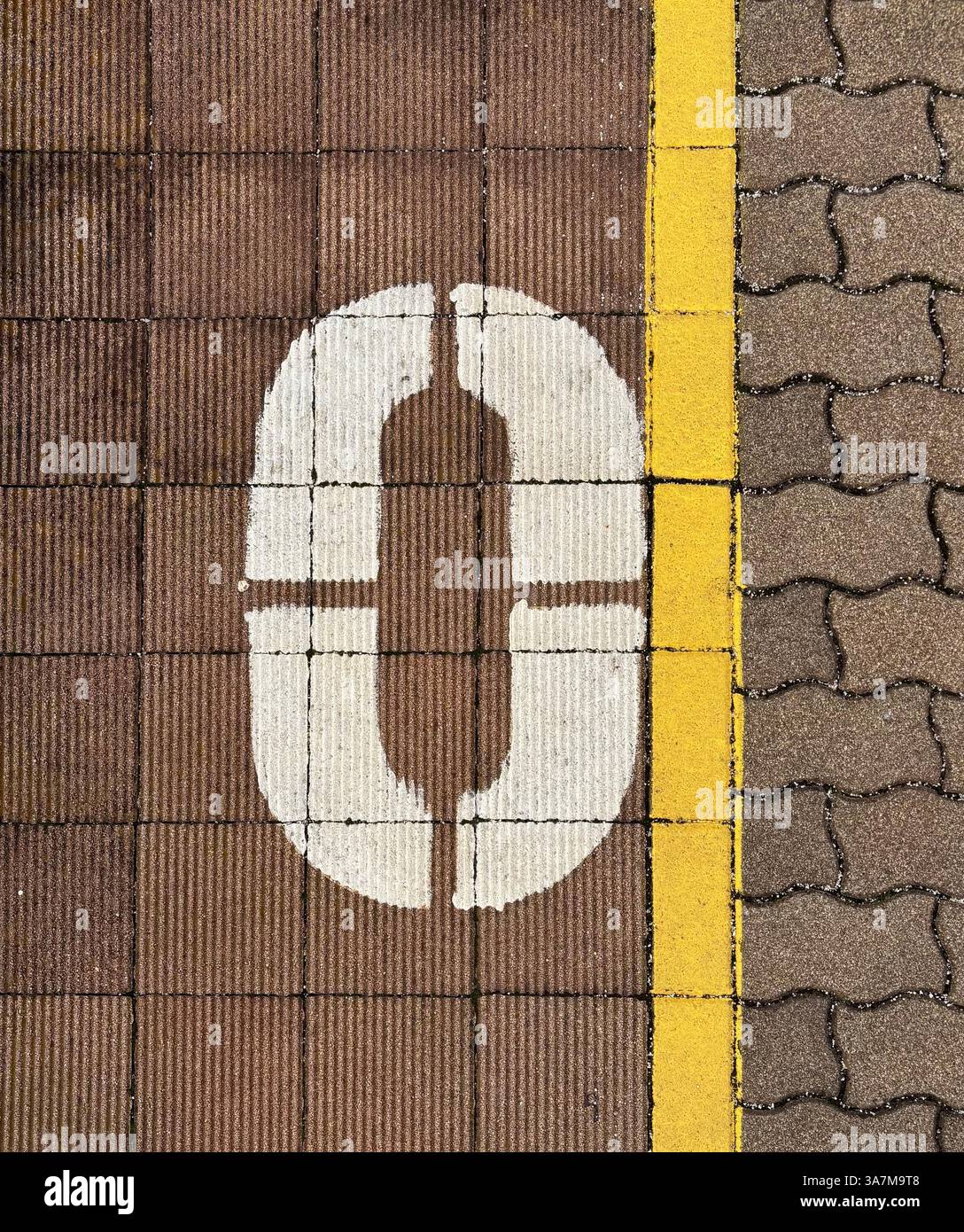 number zero on the sidewalk Stock Photo - Alamy